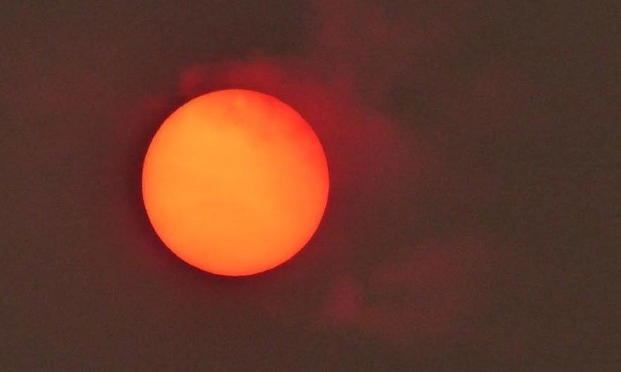 Unusual phenomenon, the sun turns red in Britain - Telegraph - Telegraph