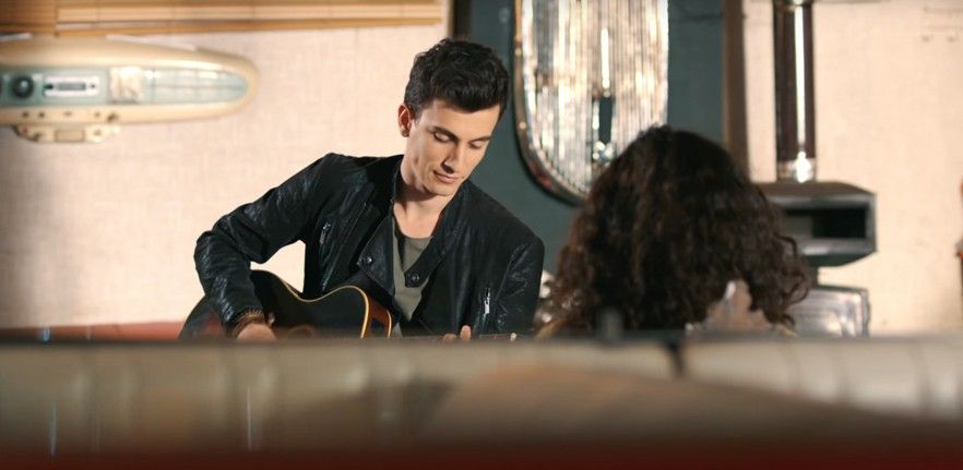 Bertan Asllani starred in the series with actress Cansu Tosun (Video ...