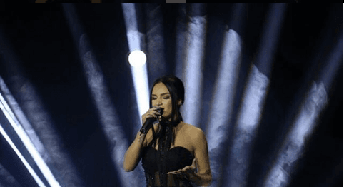 Samanta dedicates the "Best Ballad" award to her fans (Photo ...