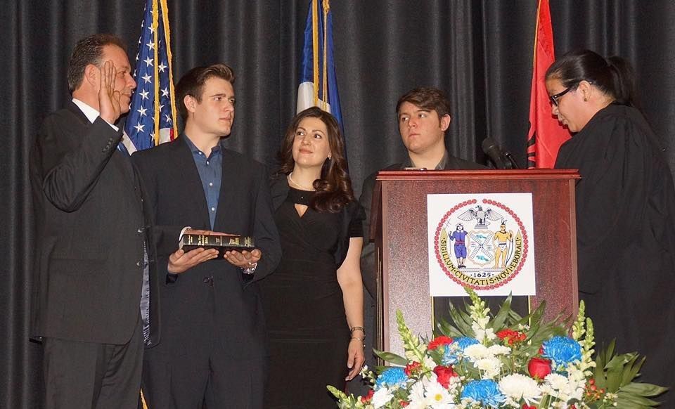 Mark Gjonaj betohet si anëtar i Këshillit Bashkiak të Nju Jorkut ...