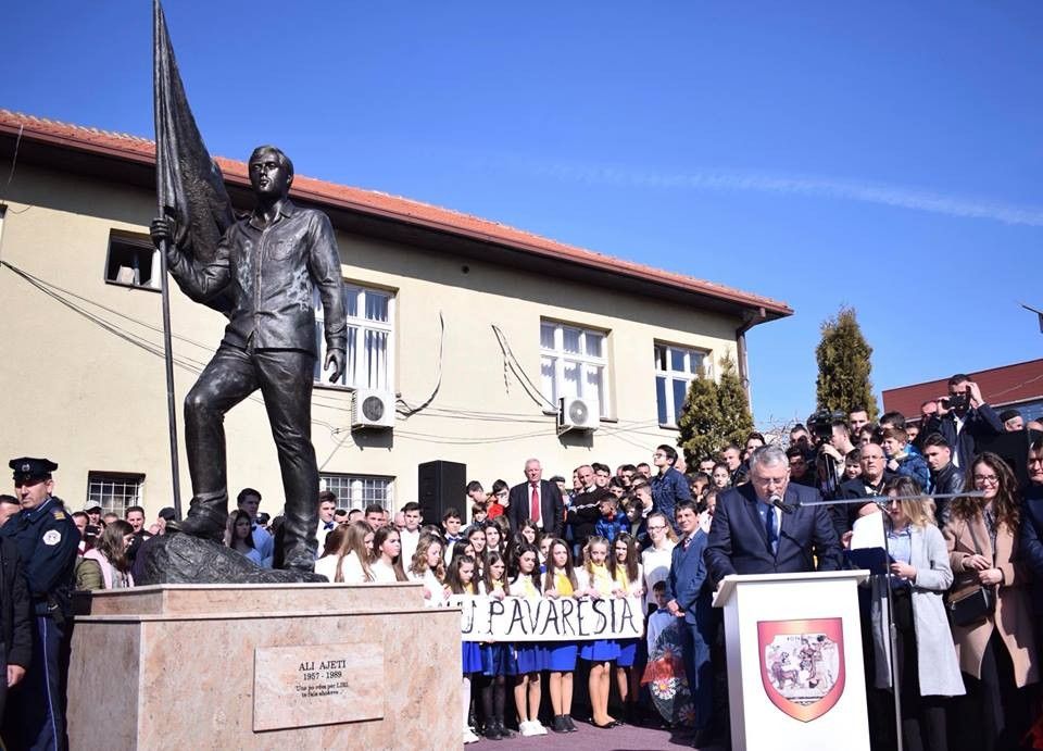 The statue of the hero Ali Ajeti was discovered in Podujevo - Telegrafi ...