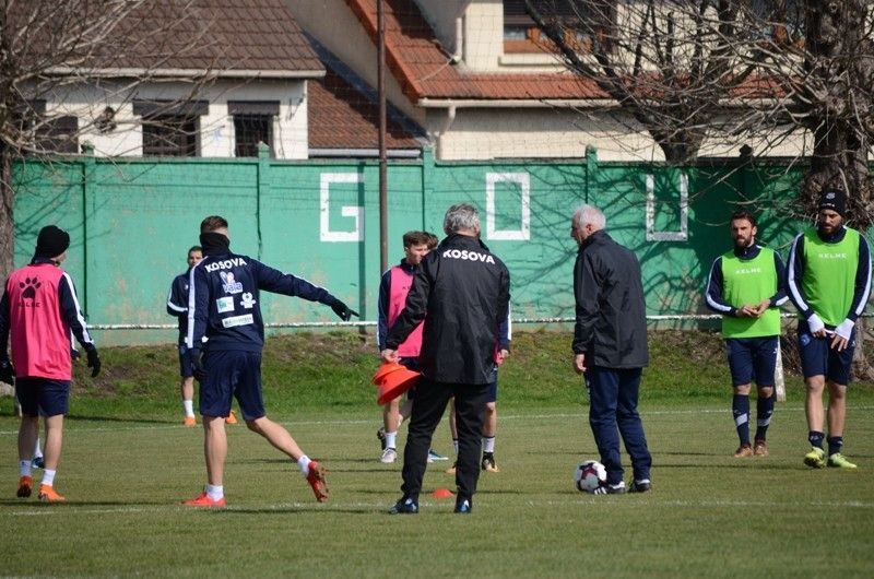 Challandes: Football players must fight hard for victory - Telegraph ...