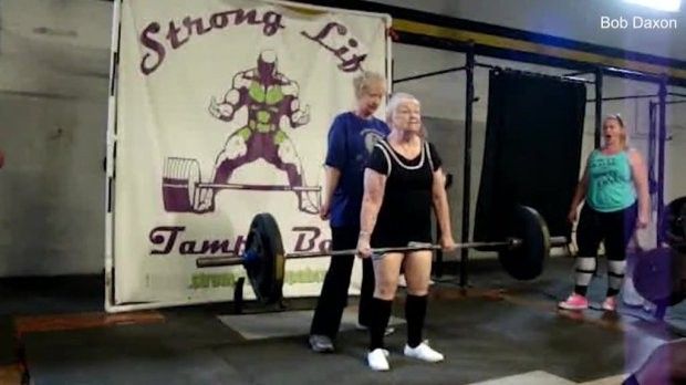 The 97-year-old grandmother who lifts weights, inspiring everyone to start exercising (Video ...