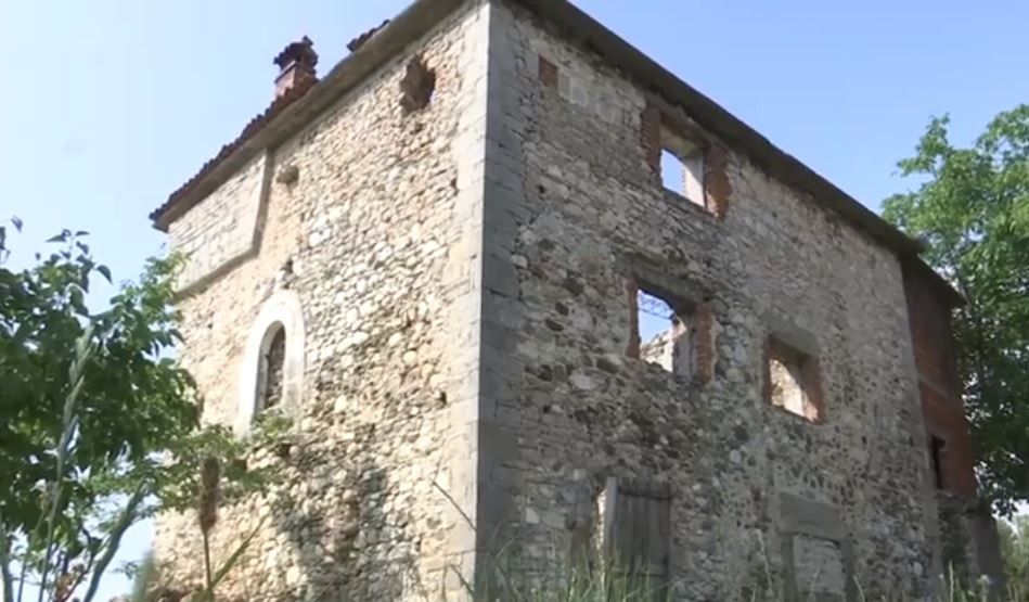 The historic tower in Voksh of Deçan is close to destruction (Video ...
