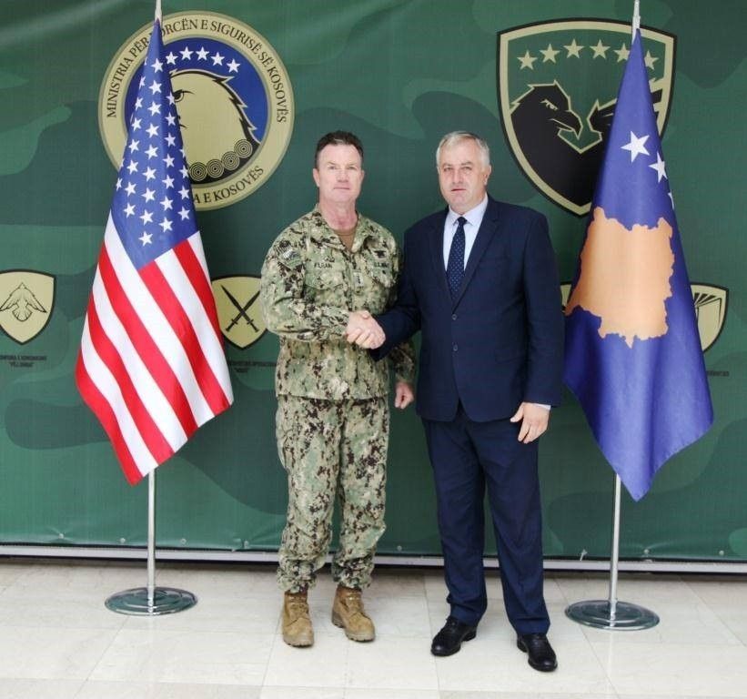 Ministri Berisha takon komandantin e Operacioneve Speciale të NATO-s ...