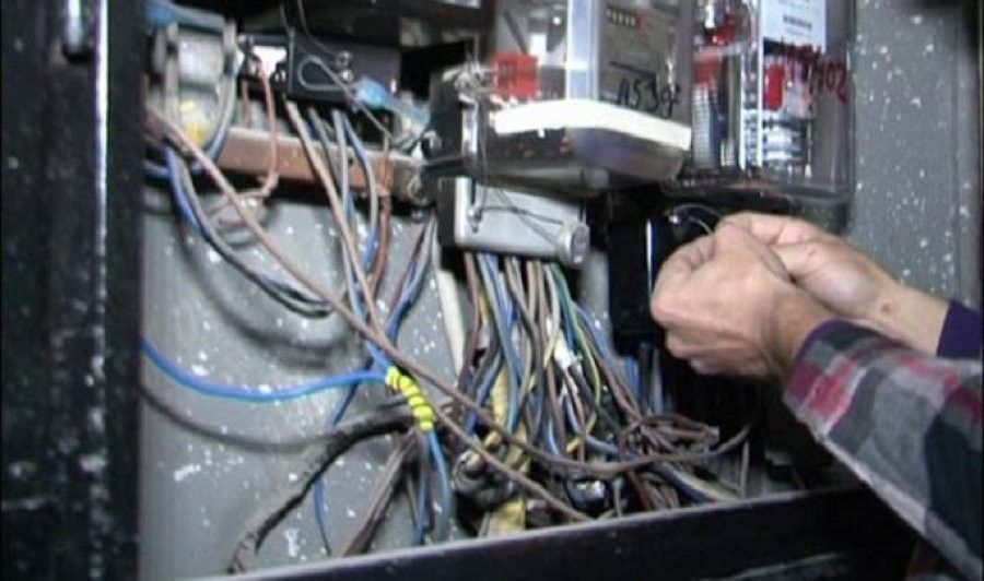 A person dies from electric current - Telegraph - Telegraph