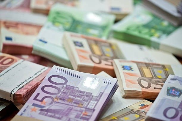 Euro starts the week at stable levels - Telegrafi - Telegrafi