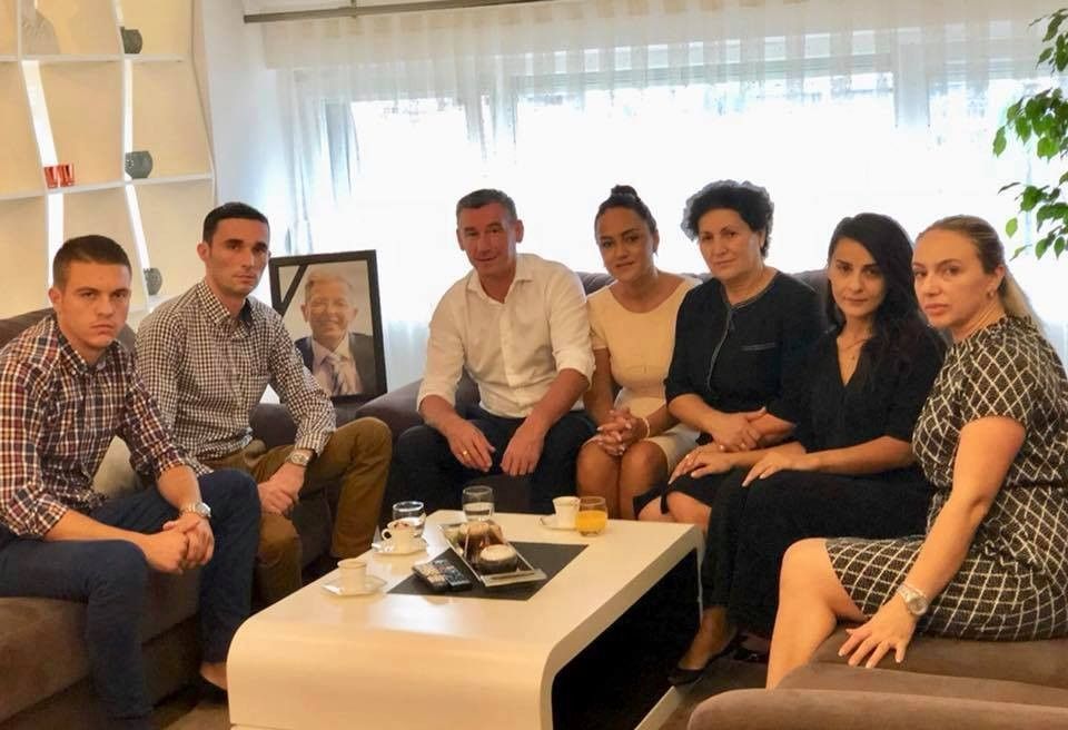 Veseli closely comforts the Shala family - Telegrafi - Telegrafi