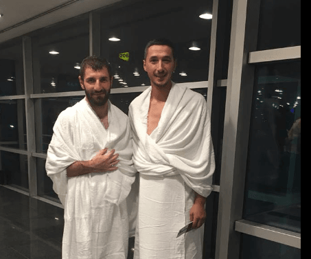 Amir Asllani and Senad Idrizi return from Hajj (Video) - Telegraph ...
