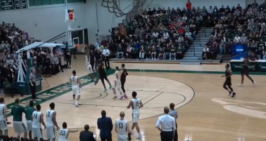 Pas Romelo Banks dhe Terrell Everett, Robert Jones III është përforcimi ...