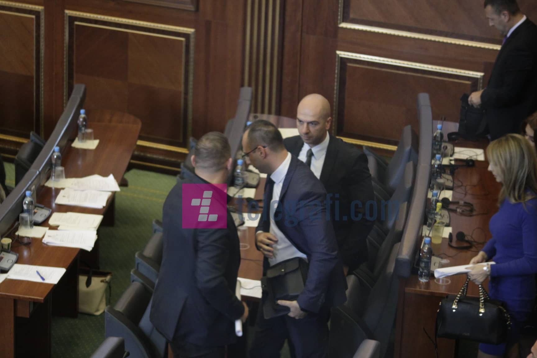 Lista serbe kundër Ushtrisë së Kosovës, lëshon seancën - Telegrafi ...