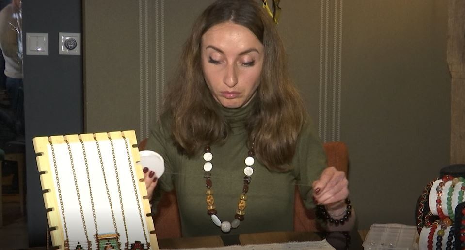 The art of building accessories by Mihrije Canolli, through handwork ...