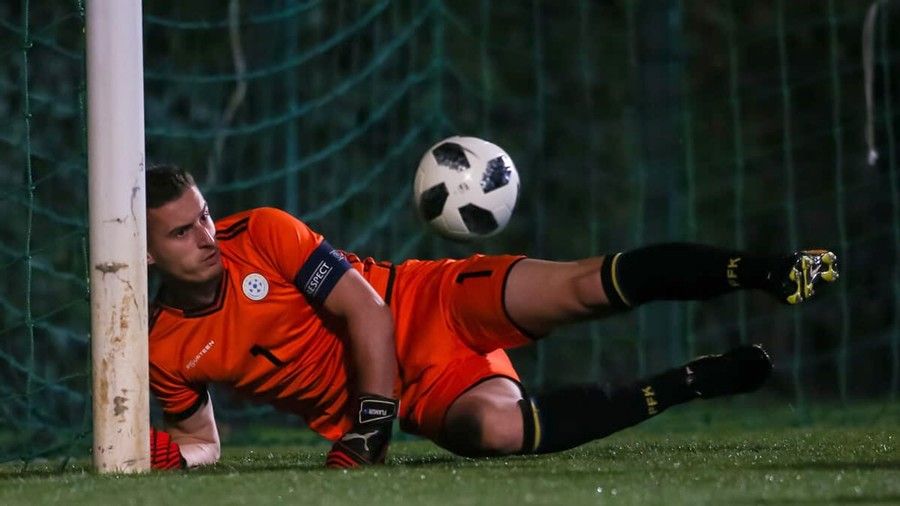 The goalkeeper of Liberty, Flamur Gashi, is tested at Galatasaray ...