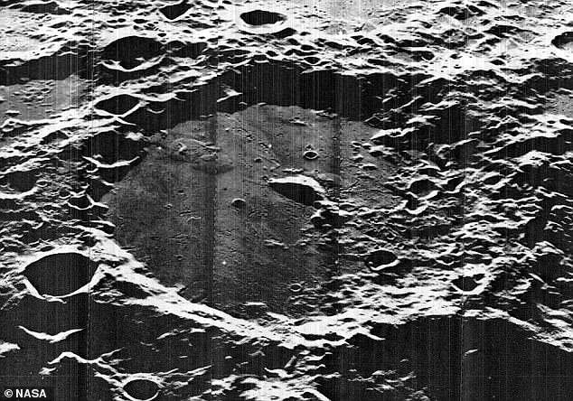 The Chinese spacecraft headed for the dark side of the Moon has entered ...