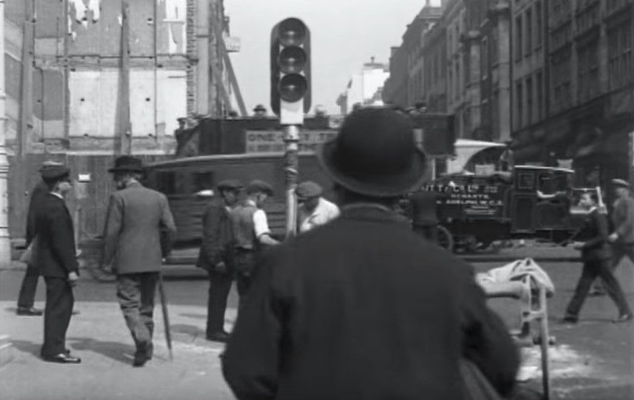 The first traffic light was installed 150 years ago - do you know where ...