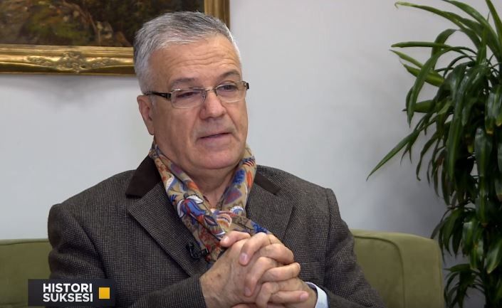 The different story of Dani, the singer of 38 music albums - Telegrafi ...