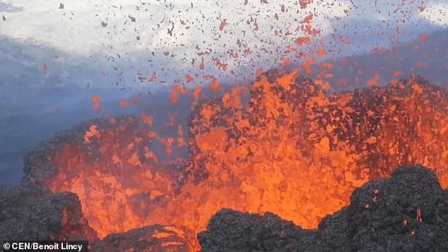 The climber risks his life to film the eruption of the volcano and the ...