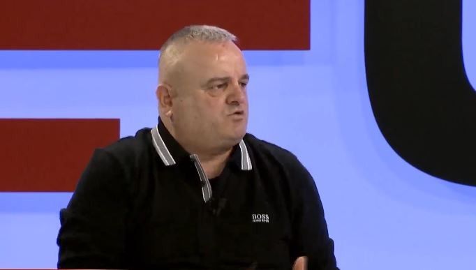 Sabit Geci: Hetuesit e EULEX-it ma ofruan çantën me para për të ...