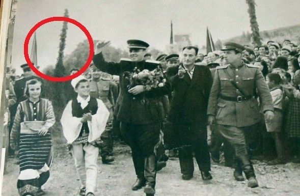 Mehmet Shehu "disappeared", from the photo with Enver Hoxha - Telegrafi ...