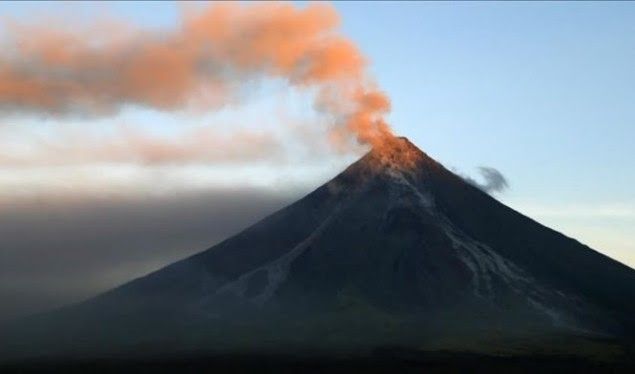 The most active volcano in Indonesia erupts - Telegraph - Telegraph