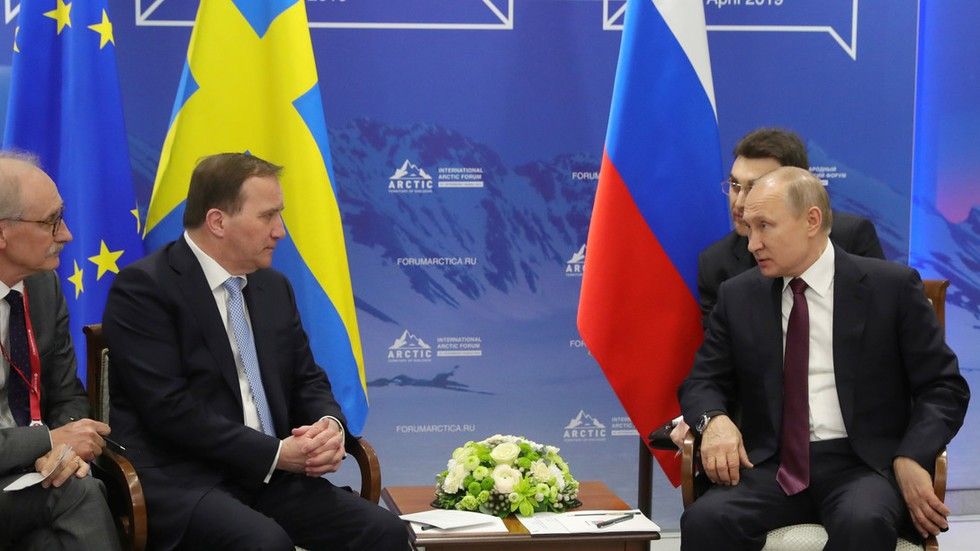 Putin calls the translator a 'thug' during a conversation with the ...