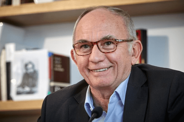 Ylljet Aliçka and his favorite books from Albanian literature ...