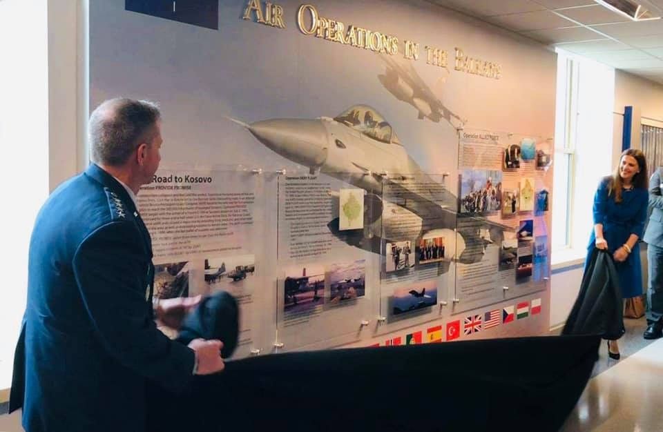 The monument dedicated to the NATO intervention in Kosovo is unveiled ...