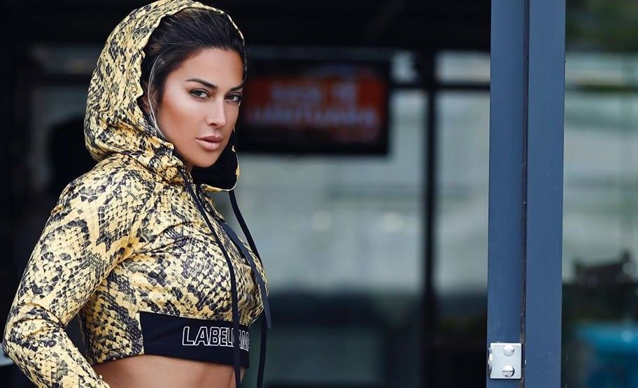 Geta Beqa poses in a bikini next to her husband - Telegrafi - Telegrafi