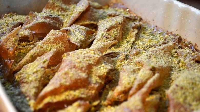 Bakllava me arra, bajame, lajthi dhe fëstëkë: Mënyra e re e përgatitjes ...