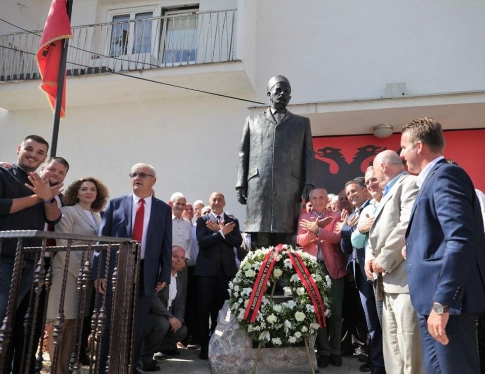 Ilir Meta visited the "Great Teqe" in Rahovec, where Serbian forces ...