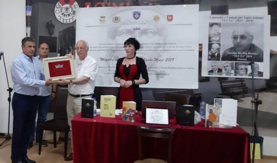 Academician Zuvdia Hoxhiq Berisha receives the "Teuta" award ...
