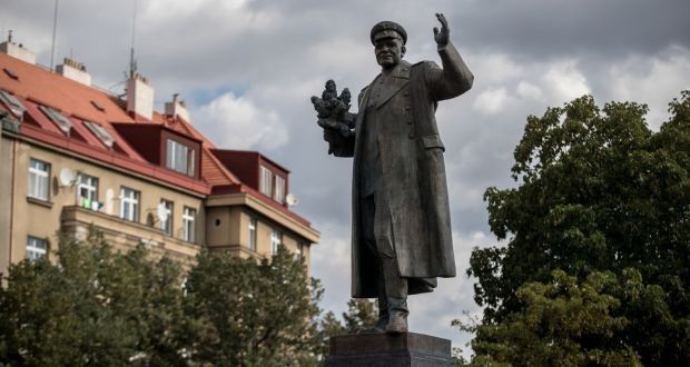The statue of the Soviet marshal causes a diplomatic clash between ...