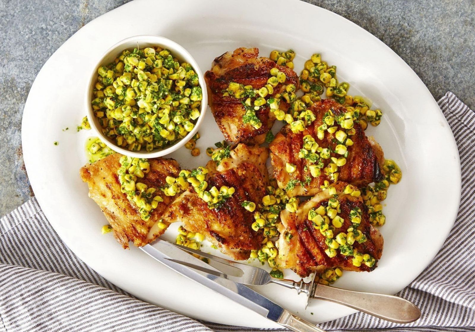 Mish pule i pjekur në skarë me misër aromatik - Telegrafi