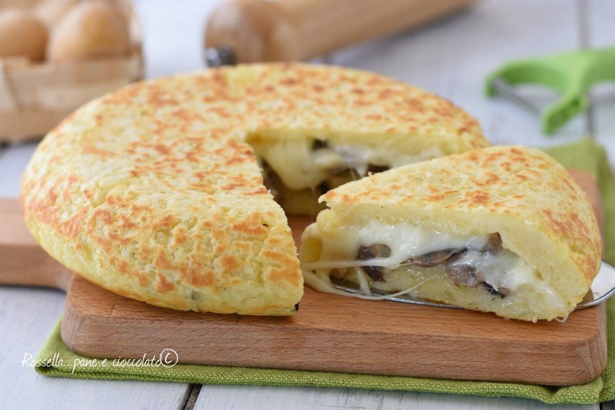 Pite me patate nga tigani! Shikoni edhe ju përse kjo pite është aq e ...