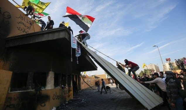 Demonstrators retreat in front of the US Embassy in Iraq - Telegraph ...