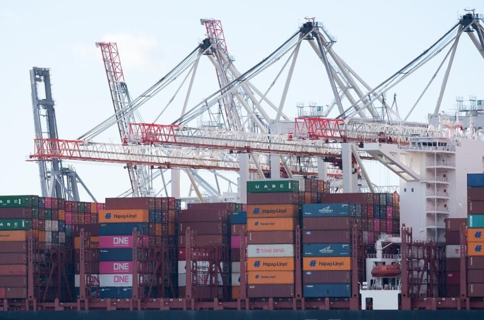 The European Union has a trade surplus of 200 billion euros - Telegraph ...