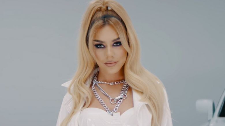 Tayna isolates herself at home, spends her free time reading books ...