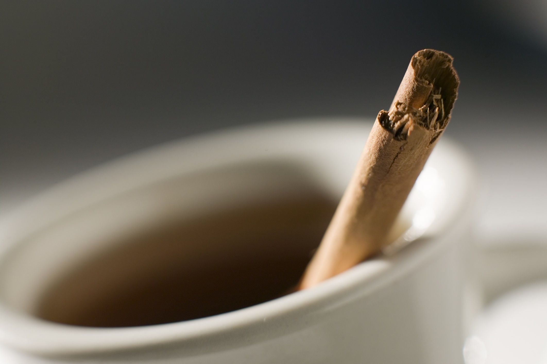 Discover the secrets of curing diseases hidden in cinnamon tea ...
