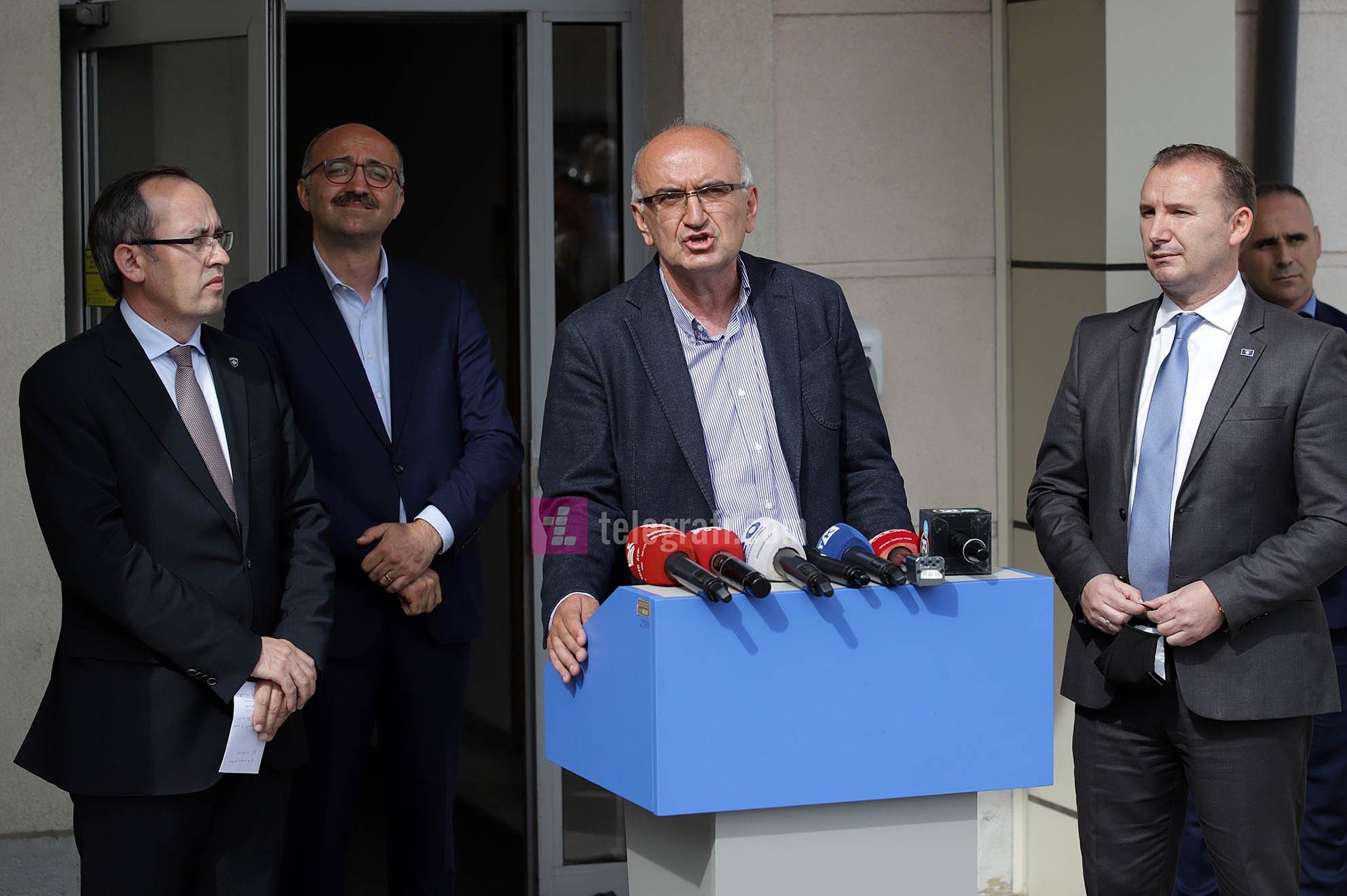 IKSHPK: Të mbyllen sektorët ku ka raste pozitive, bartja e maskave të ...