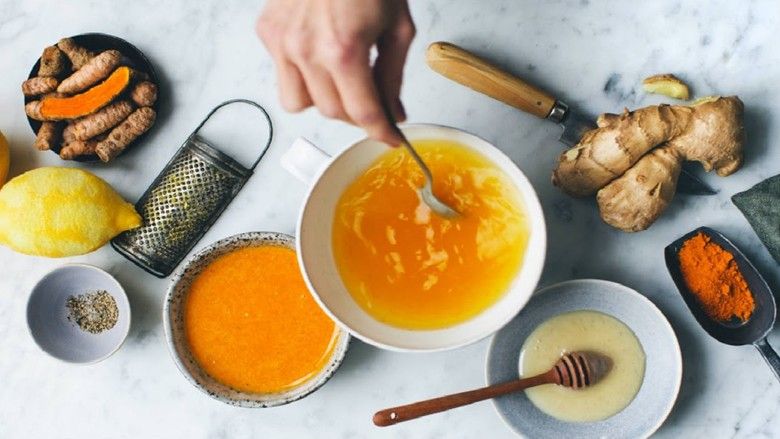 Pse duhet të pimë çaj shafrani, shtatë mrekullitë që bën në trupin tuaj ...