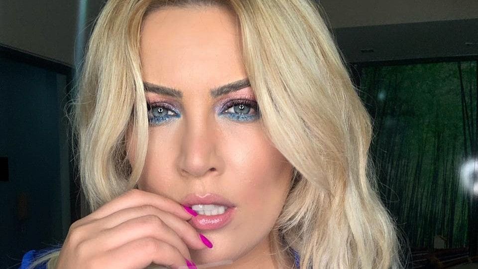 Era Rusi cried when her boyfriend betrayed her - Telegraph - Telegraph