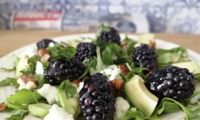 Racioni prej 75 kalorish: Sallata nga manaferrat, djathi i dhive dhe ...