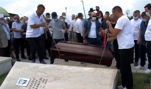 The remains of the martyr Vegim Qerkezi rest in Gjakovë from today ...