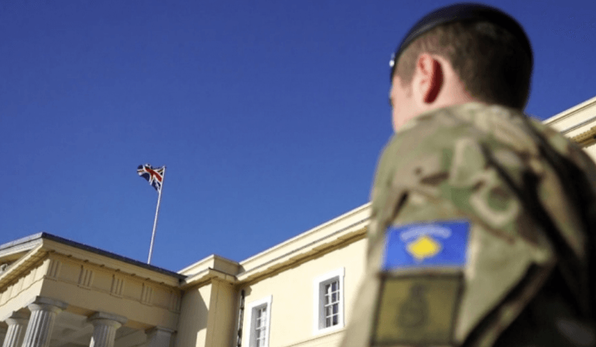 Edhe një ushtar i FSK-së diplomon në Akademinë Mbretërore Ushtarake të ...