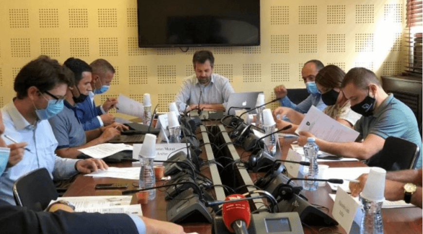 The Investigative Commission for the privatization process approves the ...