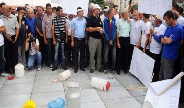 Milk workers are protesting tomorrow in front of the Government of ...