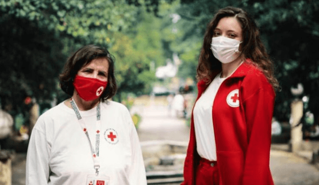 Macedonia, Red Cross volunteers help to find an adequate clinic ...