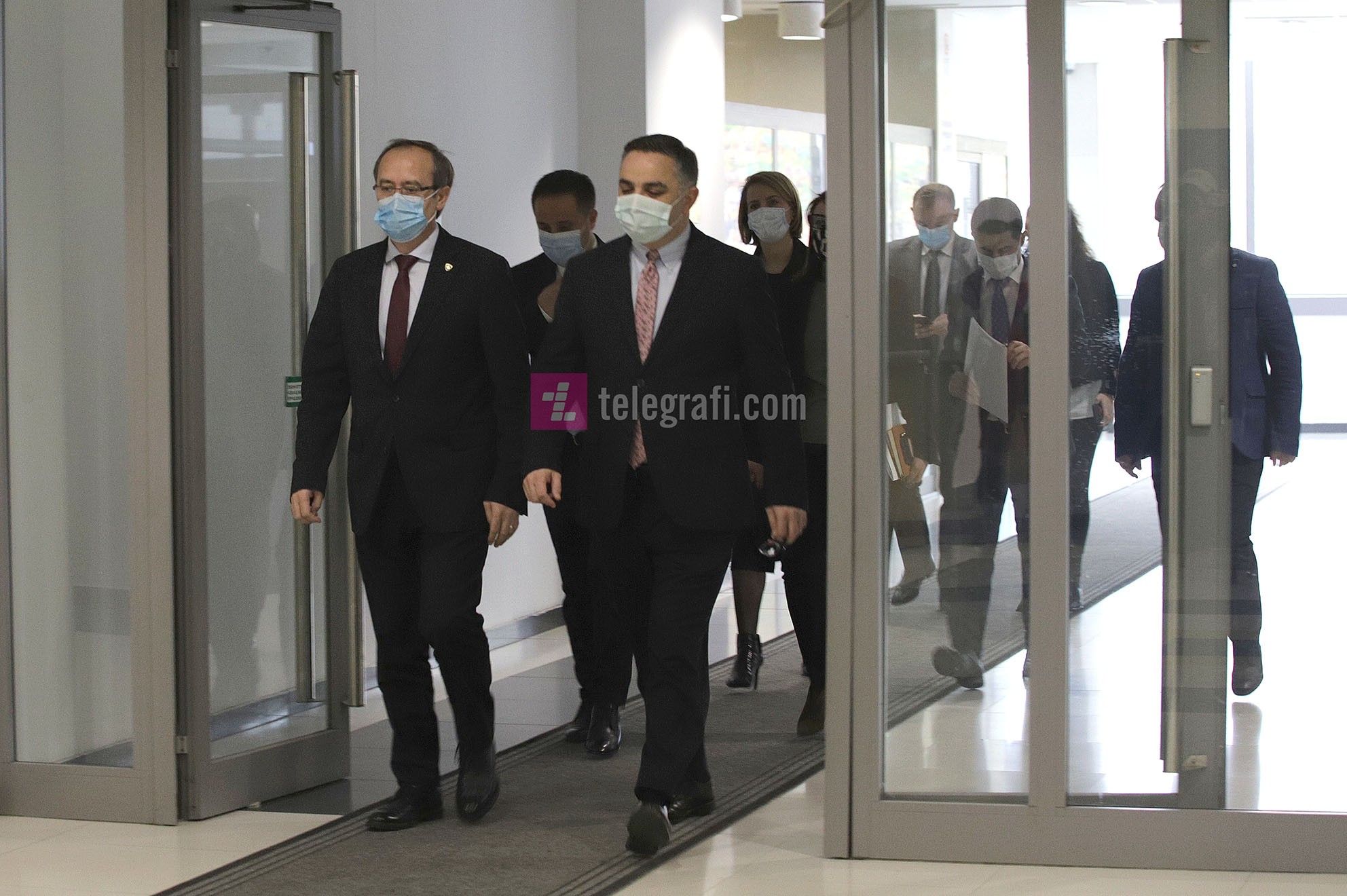 Hoti gathers the government cabinet, then visits Rahovec - Telegrafi ...