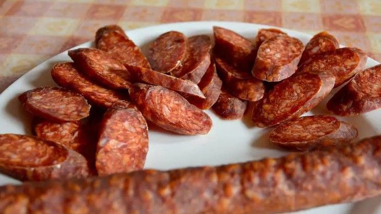 Super-truk për gurmanët: Qëroni një suxhuk me vetëm dy veprime ...