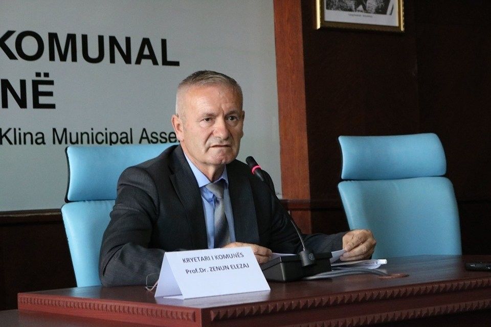 Kryetari i Klinës, Zenun Elezaj dënohet me 4 mijë euro për punësimin e ...